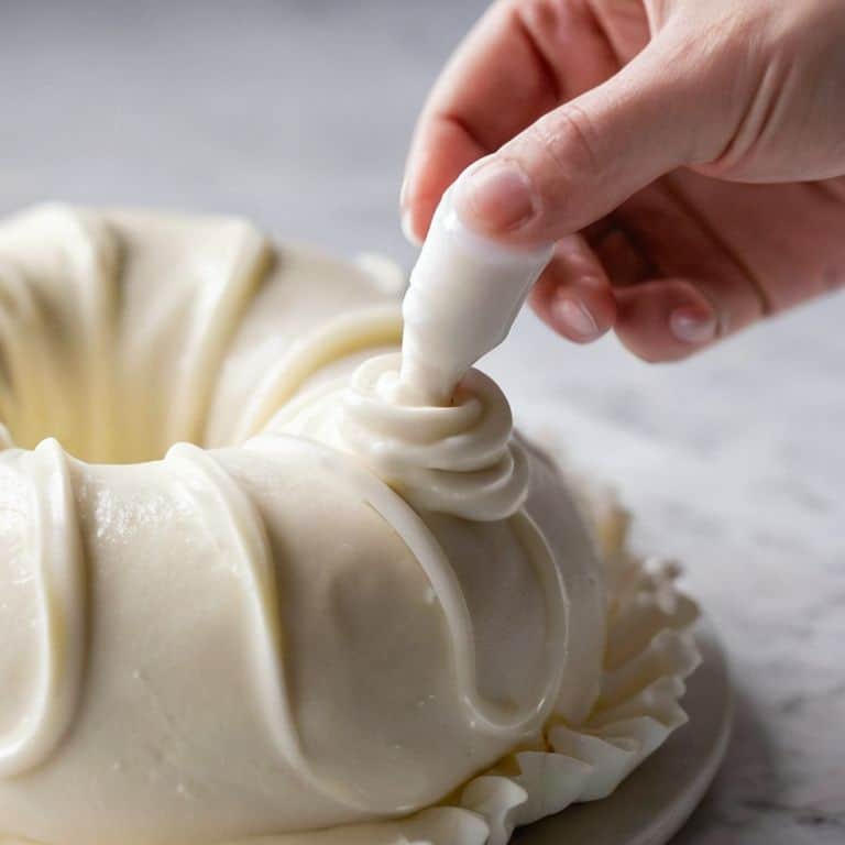A Guide to What Are Piping Tips and What Do They Do? - Alison Lawson Cakes